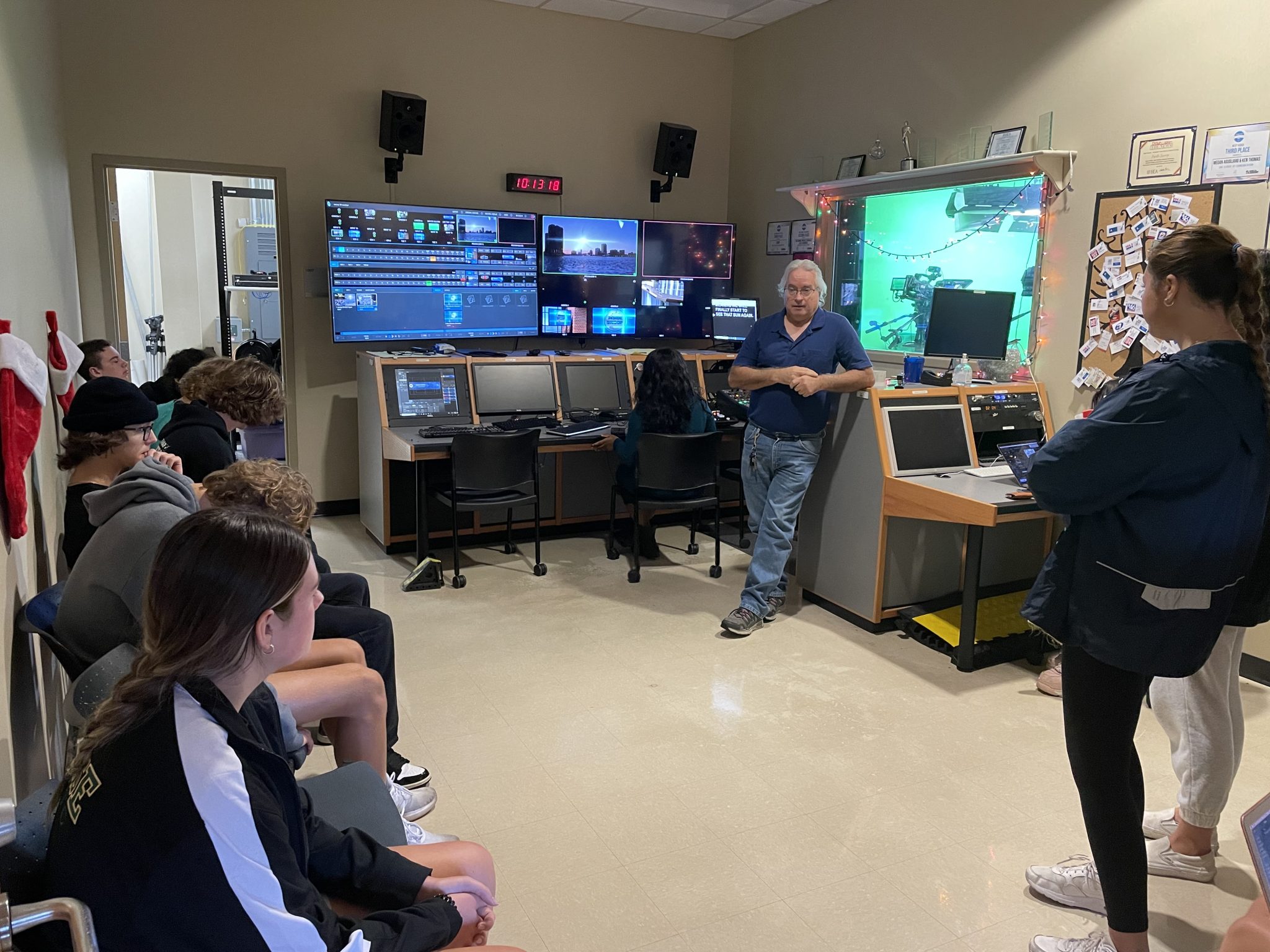 Nease TV Production Upperclassmen Visit UNF’s School of Communication ...